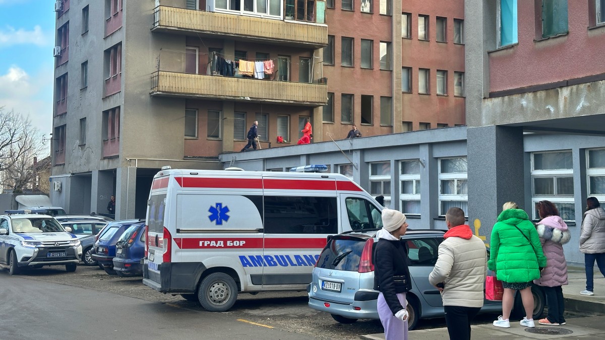 TRAGEDIJA U BORU: RADNIK POGINUO U PADU SA KROVA SAMAČKOG SMEŠTAJA - Borske Narodne Novine